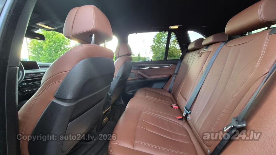 Black BMW X5 2018 in Tallinn, with an engine capacity of 3.00 L and mileage of 139 thousand km for 27990 €, photo 19 on AUTOMOTO.COM.LV
