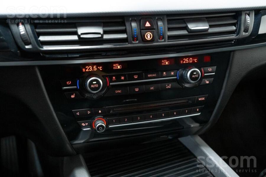 Black BMW X5 2018 in Riga, with an engine capacity of 3.00 L and mileage of 174 thousand km for 22500 €, photo 22 on AUTOMOTO.COM.LV
