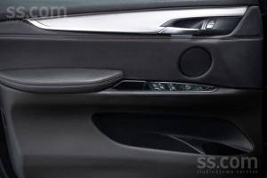 Black BMW X5 2018 in Riga, with an engine capacity of 3.00 L and mileage of 174 thousand km for 22500 €, photo 26 on AUTOMOTO.COM.LV