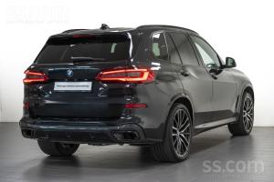 Black BMW X5 2018 in Riga, with an engine capacity of 3.00 L and mileage of 133 thousand km for 43500 €, photo 6 on AUTOMOTO.COM.LV
