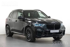 Black BMW X5 2018 in Riga, with an engine capacity of 3.00 L and mileage of 133 thousand km for 43500 €, photo 7 on AUTOMOTO.COM.LV