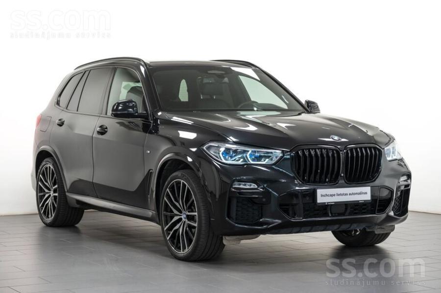 Black BMW X5 2018 in Riga, with an engine capacity of 3.00 L and mileage of 133 thousand km for 43500 €, photo 7 on AUTOMOTO.COM.LV