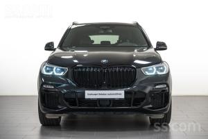 Black BMW X5 2018 in Riga, with an engine capacity of 3.00 L and mileage of 133 thousand km for 43500 €, photo 8 on AUTOMOTO.COM.LV