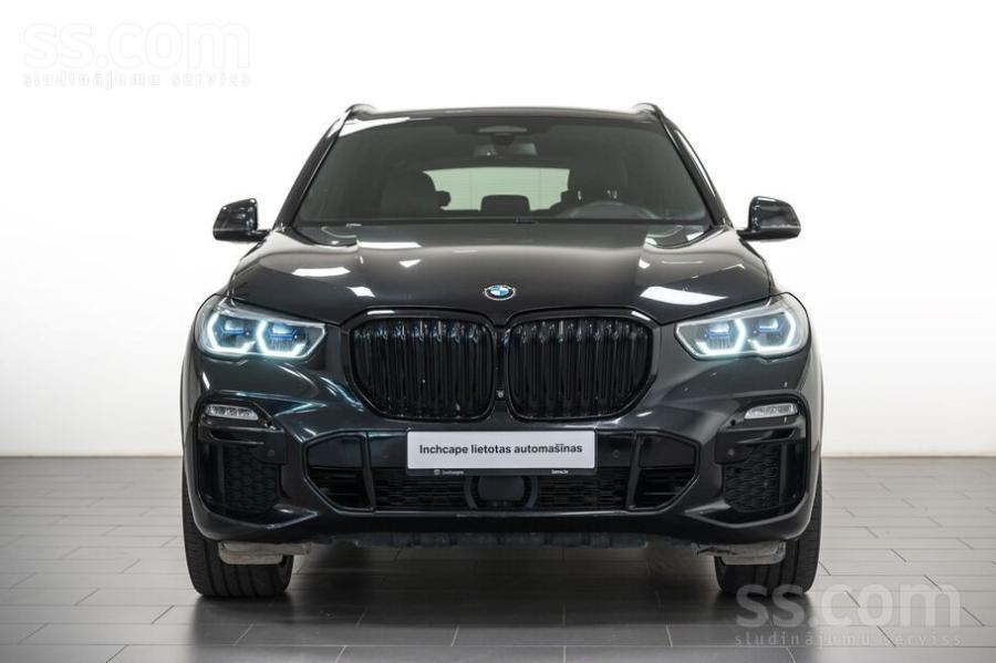 Black BMW X5 2018 in Riga, with an engine capacity of 3.00 L and mileage of 133 thousand km for 43500 €, photo 8 on AUTOMOTO.COM.LV
