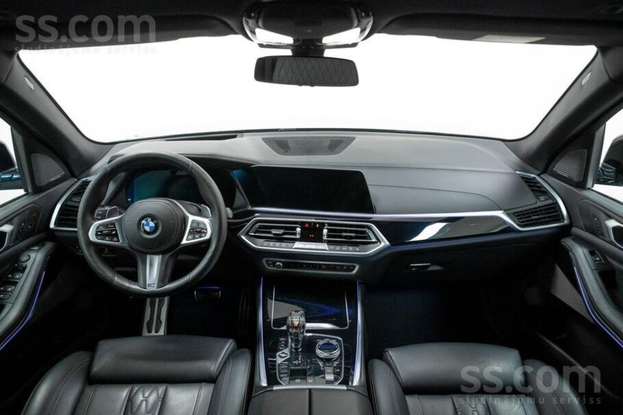 Black BMW X5 2018 in Riga, with an engine capacity of 3.00 L and mileage of 133 thousand km for 43500 €, photo 10 on AUTOMOTO.COM.LV