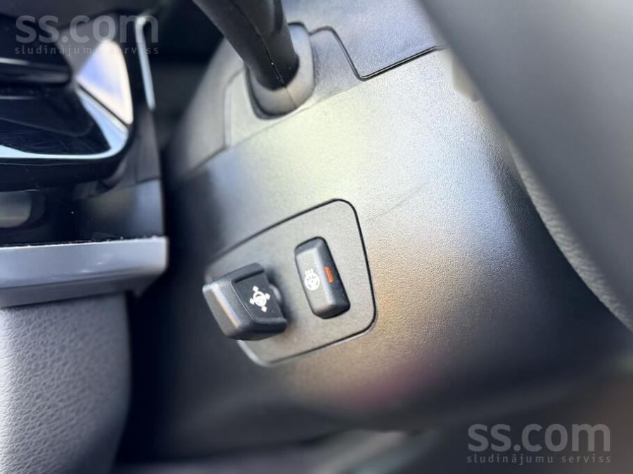 Black BMW X5 2018 in Riga, with an engine capacity of 2.00 L and mileage of 285 thousand km for 19995 €, photo 13 on AUTOMOTO.COM.LV