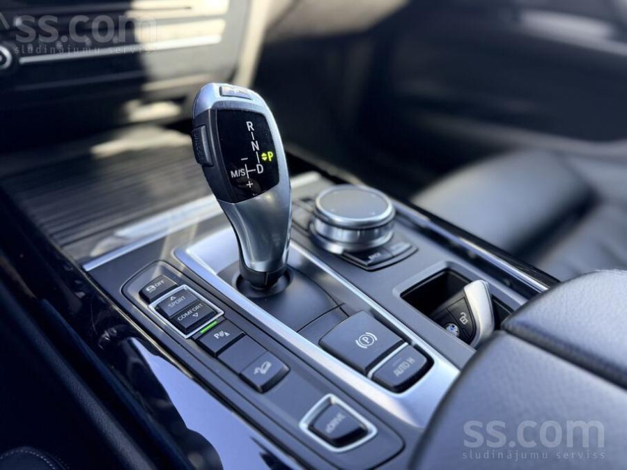 Black BMW X5 2018 in Riga, with an engine capacity of 2.00 L and mileage of 285 thousand km for 19995 €, photo 16 on AUTOMOTO.COM.LV