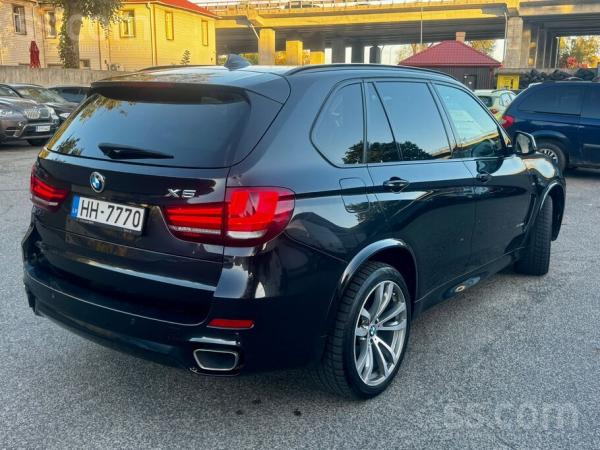 BMW X5 2018 in Riga on AUTOMOTO.COM.LV Black BMW X5 2018 in Riga, with an engine capacity of 3.00 L and mileage of 214 thousand km for 21200 €, photo 4 on AUTOMOTO.COM.LV