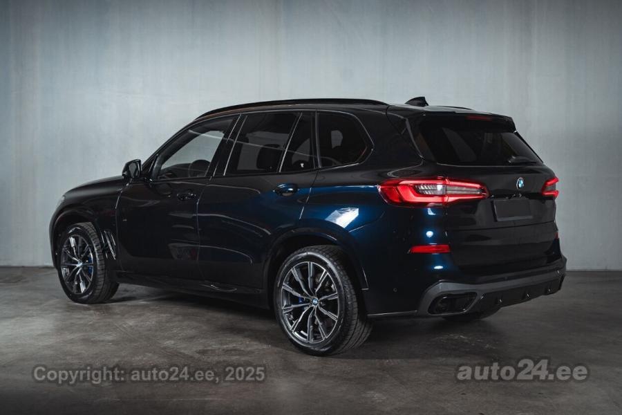 Melns BMW X5 2019 Tallina, ar dzinēja tilpumu 3.00 L un nobraukumu 100 tūkst. km par 47900 €, foto 3 vietnē AUTOMOTO.COM.LV