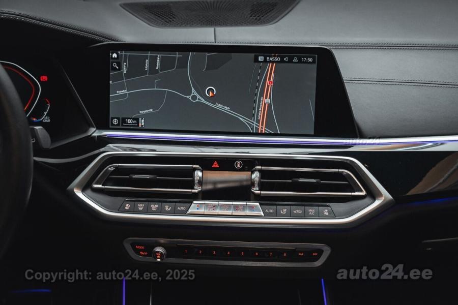 Melns BMW X5 2019 Tallina, ar dzinēja tilpumu 3.00 L un nobraukumu 100 tūkst. km par 47900 €, foto 18 vietnē AUTOMOTO.COM.LV