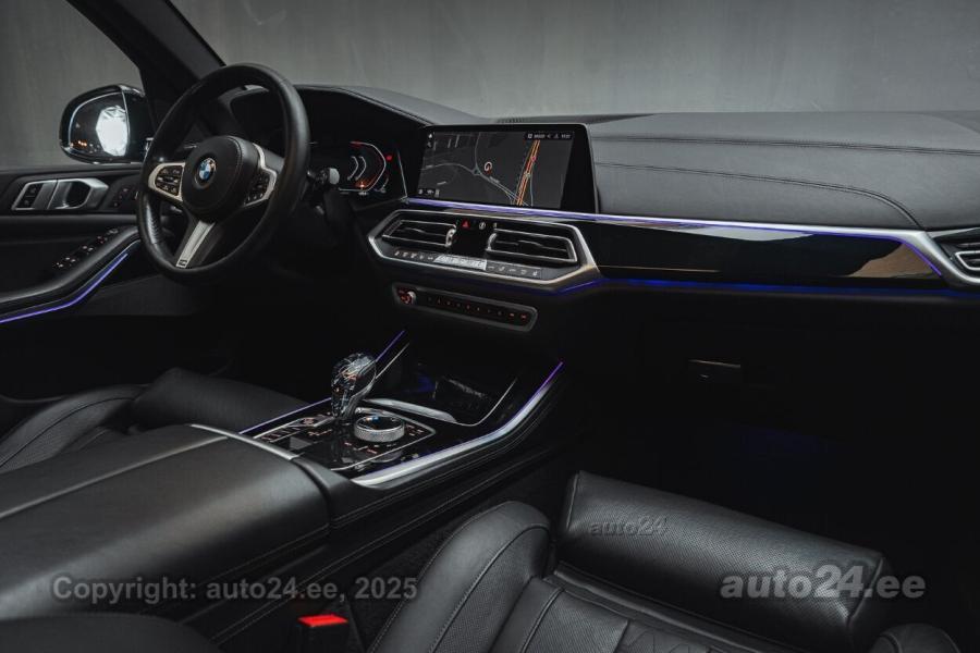Melns BMW X5 2019 Tallina, ar dzinēja tilpumu 3.00 L un nobraukumu 100 tūkst. km par 47900 €, foto 21 vietnē AUTOMOTO.COM.LV