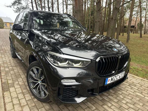 Black BMW X5 2019 in Utena, with an engine capacity of 2.99 L and mileage of 211 thousand km for 33900 €, photo 1 on AUTOMOTO.COM.LV