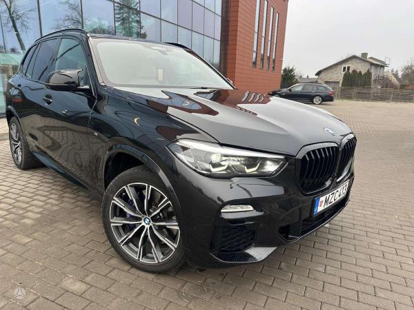 Black BMW X5 2019 in Utena, with an engine capacity of 2.99 L and mileage of 211 thousand km for 33900 €, photo 3 on AUTOMOTO.COM.LV