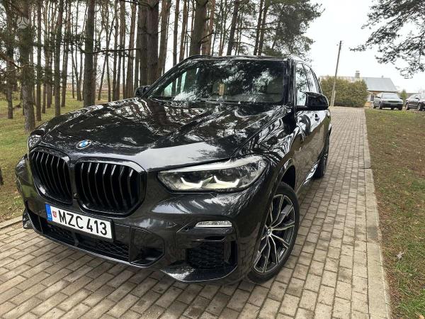 Black BMW X5 2019 in Utena, with an engine capacity of 2.99 L and mileage of 211 thousand km for 33900 €, photo 6 on AUTOMOTO.COM.LV