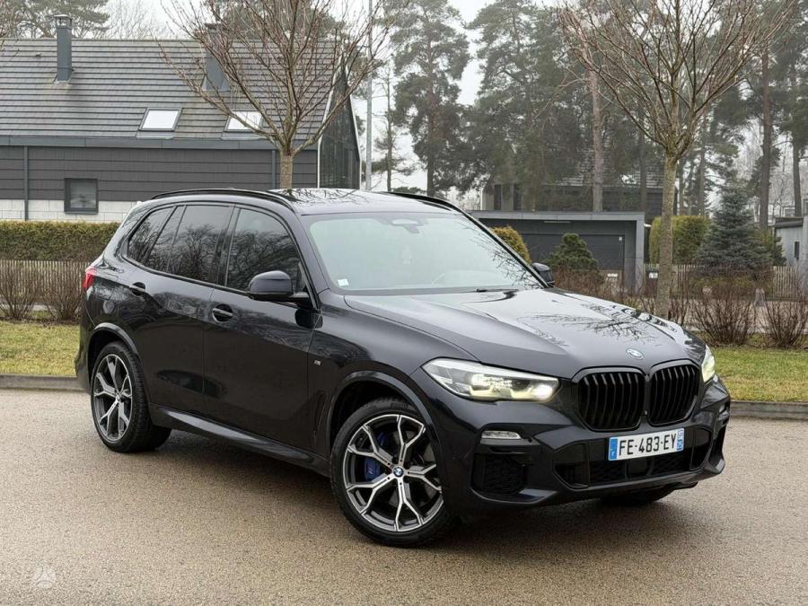 Black BMW X5 2019 in Riga, with an engine capacity of 2.99 L and mileage of 220 thousand km for 43500 €, photo 1 on AUTOMOTO.COM.LV
