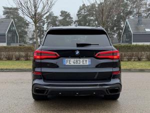 Black BMW X5 2019 in Riga, with an engine capacity of 2.99 L and mileage of 220 thousand km for 43500 €, photo 4 on AUTOMOTO.COM.LV