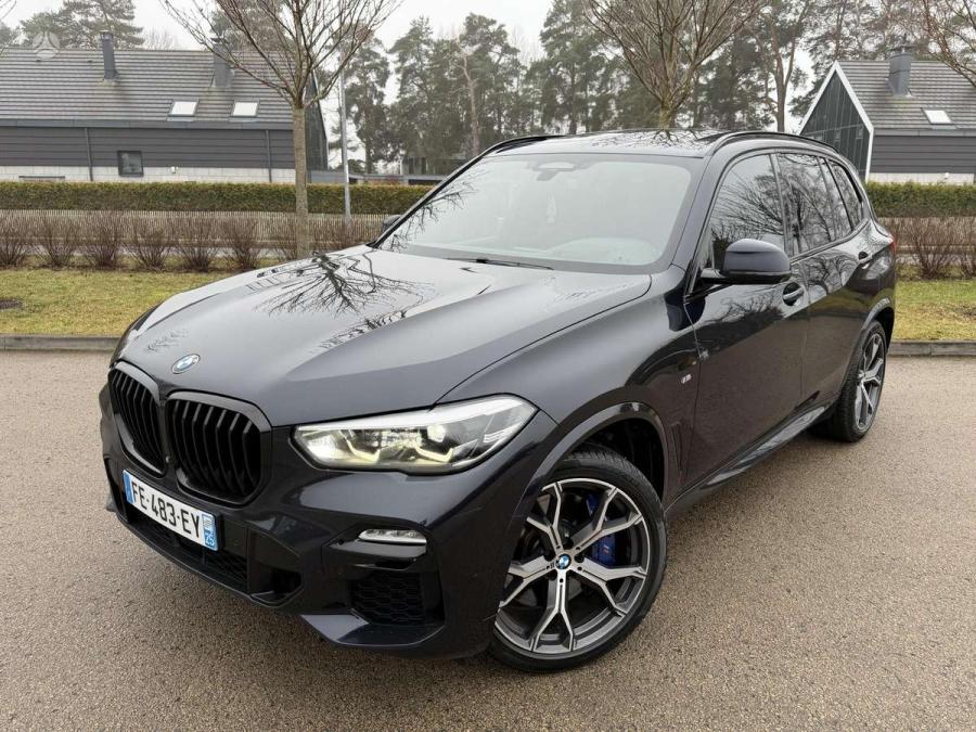 Black BMW X5 2019 in Riga, with an engine capacity of 2.99 L and mileage of 220 thousand km for 43500 €, photo 6 on AUTOMOTO.COM.LV