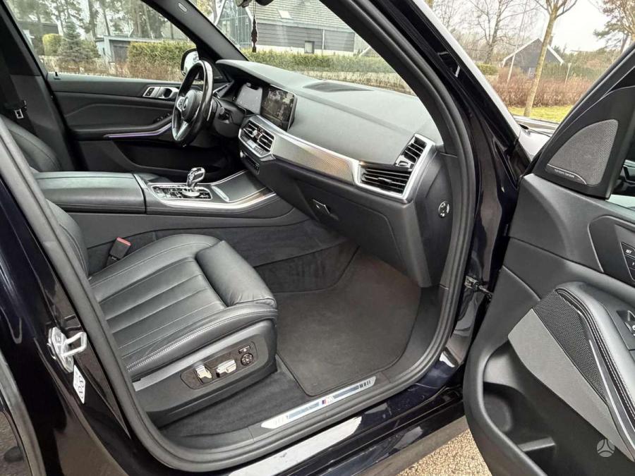 Black BMW X5 2019 in Riga, with an engine capacity of 2.99 L and mileage of 220 thousand km for 43500 €, photo 14 on AUTOMOTO.COM.LV