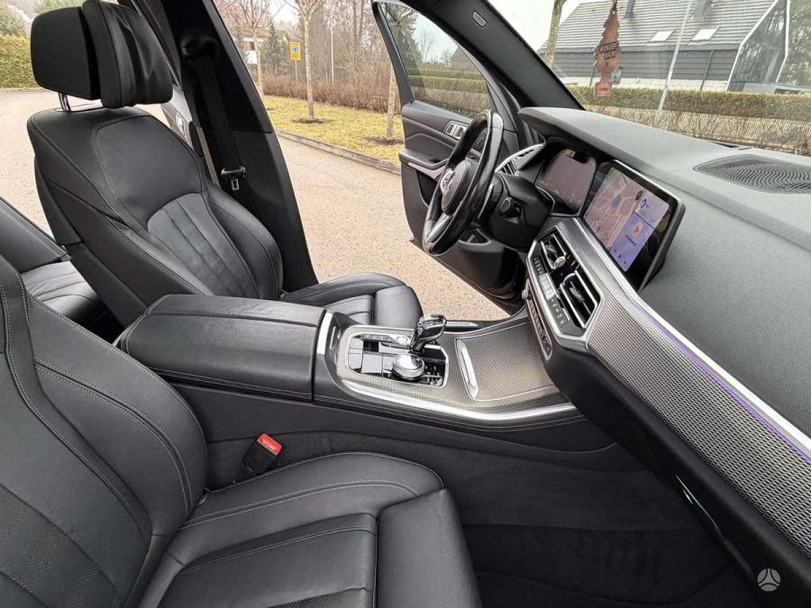 Black BMW X5 2019 in Riga, with an engine capacity of 2.99 L and mileage of 220 thousand km for 43500 €, photo 17 on AUTOMOTO.COM.LV