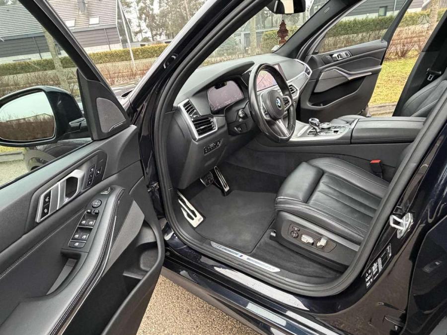 Black BMW X5 2019 in Riga, with an engine capacity of 2.99 L and mileage of 220 thousand km for 43500 €, photo 19 on AUTOMOTO.COM.LV