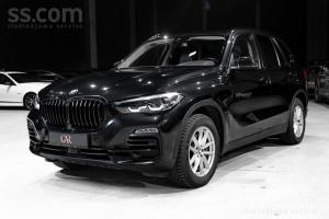 Melns BMW X5 2019 Rīga, ar dzinēja tilpumu 3.00 L un nobraukumu 161 tūkst. km par 41190 €, foto  vietnē AUTOMOTO.COM.LV