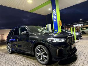 Black BMW X5 2019 in Kaunas, with an engine capacity of 2.99 L and mileage of 156 thousand km for 38500 €, photo  on AUTOMOTO.COM.LV