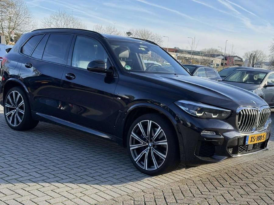 Black BMW X5 2019 in Vilnius, with an engine capacity of 3.00 L and mileage of 198 thousand km for 33000 €, photo 5 on AUTOMOTO.COM.LV