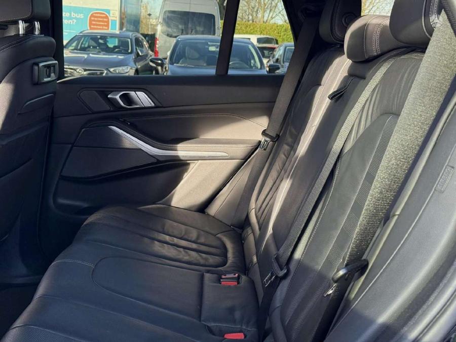 Black BMW X5 2019 in Vilnius, with an engine capacity of 3.00 L and mileage of 198 thousand km for 33000 €, photo 13 on AUTOMOTO.COM.LV