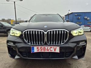 Melns BMW X5 2019 Kauņa, ar dzinēja tilpumu 4.40 L un nobraukumu 140 tūkst. km par 45980 €, foto  vietnē AUTOMOTO.COM.LV