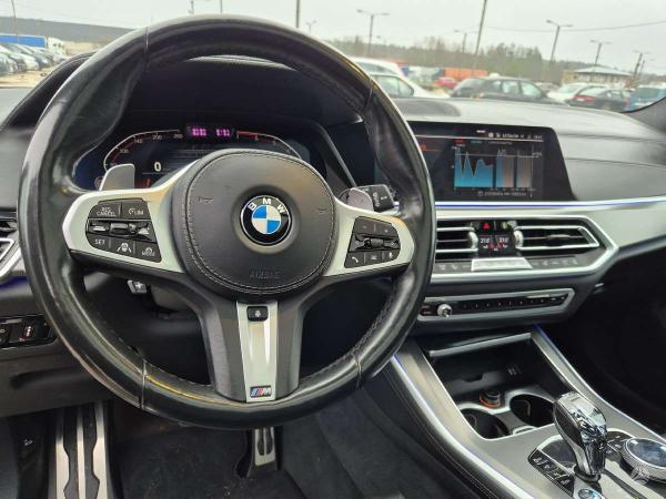 Black BMW X5 2019 in Kaunas, with an engine capacity of 4.40 L and mileage of 140 thousand km for 45980 €, photo 5 on AUTOMOTO.COM.LV