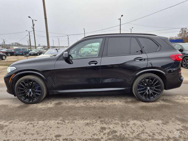 Black BMW X5 2019 in Kaunas, with an engine capacity of 4.40 L and mileage of 140 thousand km for 45980 €, photo 2 on AUTOMOTO.COM.LV