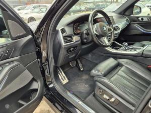 Black BMW X5 2019 in Kaunas, with an engine capacity of 4.40 L and mileage of 140 thousand km for 45980 €, photo 10 on AUTOMOTO.COM.LV