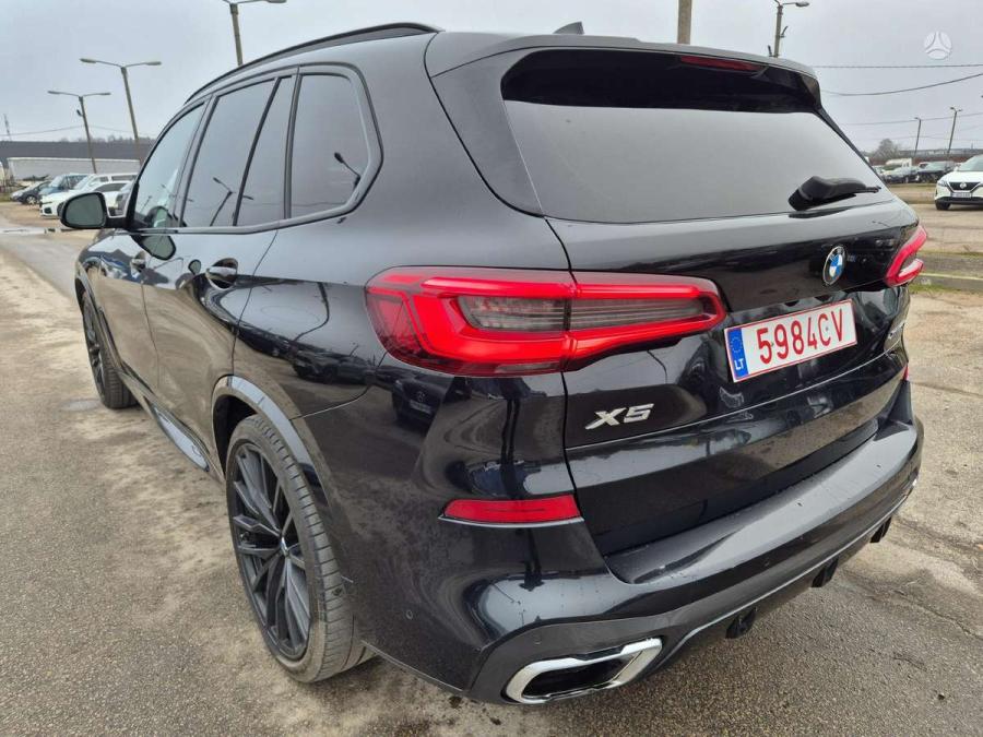 Black BMW X5 2019 in Kaunas, with an engine capacity of 4.40 L and mileage of 140 thousand km for 45980 €, photo 14 on AUTOMOTO.COM.LV