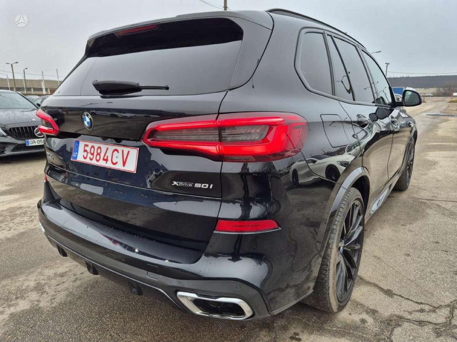 Black BMW X5 2019 in Kaunas, with an engine capacity of 4.40 L and mileage of 140 thousand km for 45980 €, photo 15 on AUTOMOTO.COM.LV
