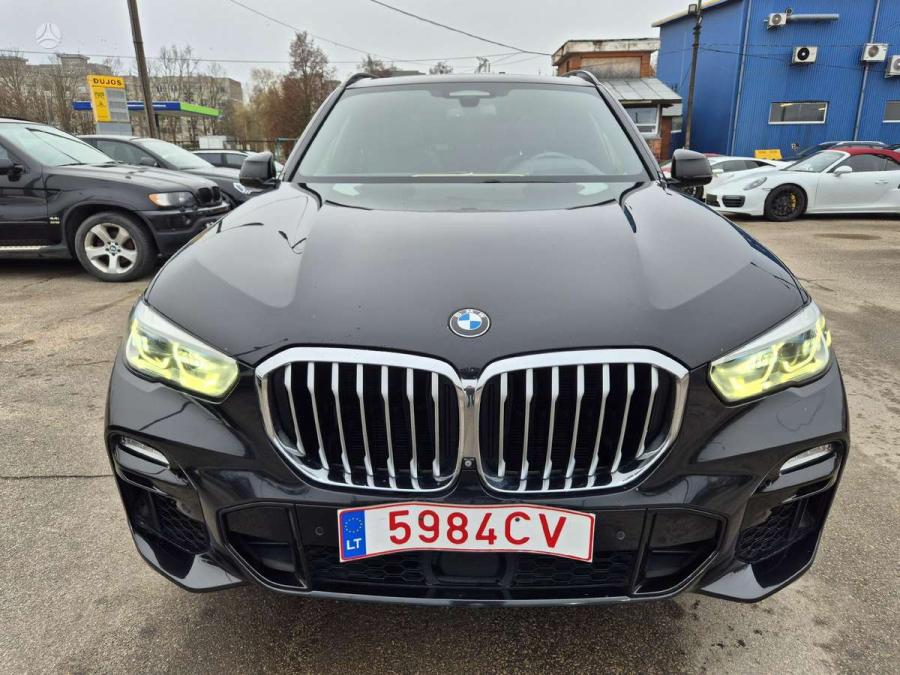 Black BMW X5 2019 in Kaunas, with an engine capacity of 4.40 L and mileage of 140 thousand km for 45980 €, photo 17 on AUTOMOTO.COM.LV