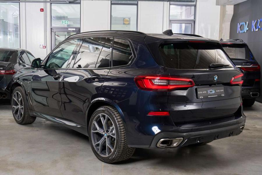 Black BMW X5 2019 in Kaunas, with an engine capacity of 2.99 L and mileage of 164 thousand km for 42450 €, photo 6 on AUTOMOTO.COM.LV