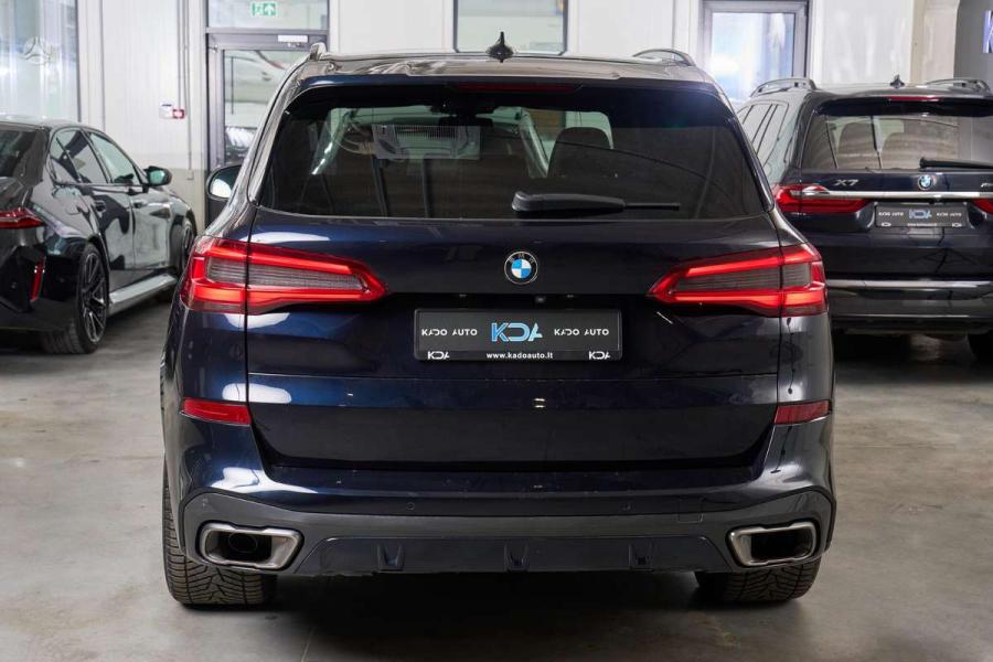 Black BMW X5 2019 in Kaunas, with an engine capacity of 2.99 L and mileage of 164 thousand km for 42450 €, photo 7 on AUTOMOTO.COM.LV