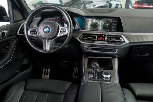 Black BMW X5 2019 in Kaunas, with an engine capacity of 2.99 L and mileage of 164 thousand km for 42450 €, photo 14 on AUTOMOTO.COM.LV