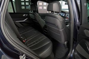 Black BMW X5 2019 in Kaunas, with an engine capacity of 2.99 L and mileage of 164 thousand km for 42450 €, photo 31 on AUTOMOTO.COM.LV