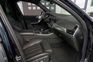 Black BMW X5 2019 in Kaunas, with an engine capacity of 2.99 L and mileage of 164 thousand km for 42450 €, photo 32 on AUTOMOTO.COM.LV