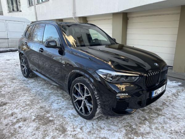 Melns BMW X5 2019 Rīga, ar dzinēja tilpumu 3.00 L un nobraukumu 89 tūkst. km par 43900 €, foto 1 vietnē AUTOMOTO.COM.LV