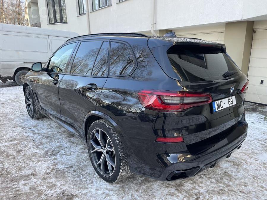 Black BMW X5 2019 in Riga, with an engine capacity of 3.00 L and mileage of 89 thousand km for 43900 €, photo 3 on AUTOMOTO.COM.LV