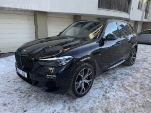 Black BMW X5 2019 in Riga, with an engine capacity of 3.00 L and mileage of 89 thousand km for 43900 €, photo 4 on AUTOMOTO.COM.LV