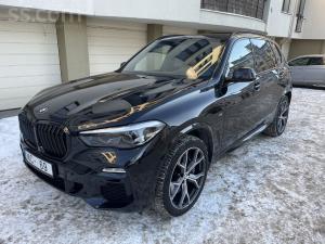 Black BMW X5 2019 in Riga, with an engine capacity of 3.00 L and mileage of 89 thousand km for 43900 €, photo 5 on AUTOMOTO.COM.LV