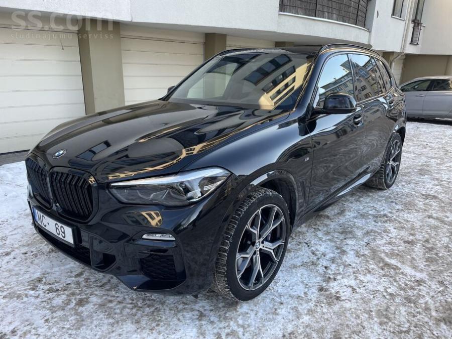 Black BMW X5 2019 in Riga, with an engine capacity of 3.00 L and mileage of 89 thousand km for 43900 €, photo 5 on AUTOMOTO.COM.LV