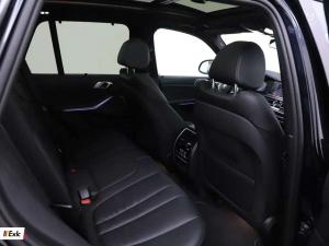 Black BMW X5 2019 in Vilnius, with an engine capacity of 2.99 L and mileage of 200 thousand km for 44900 €, photo 24 on AUTOMOTO.COM.LV