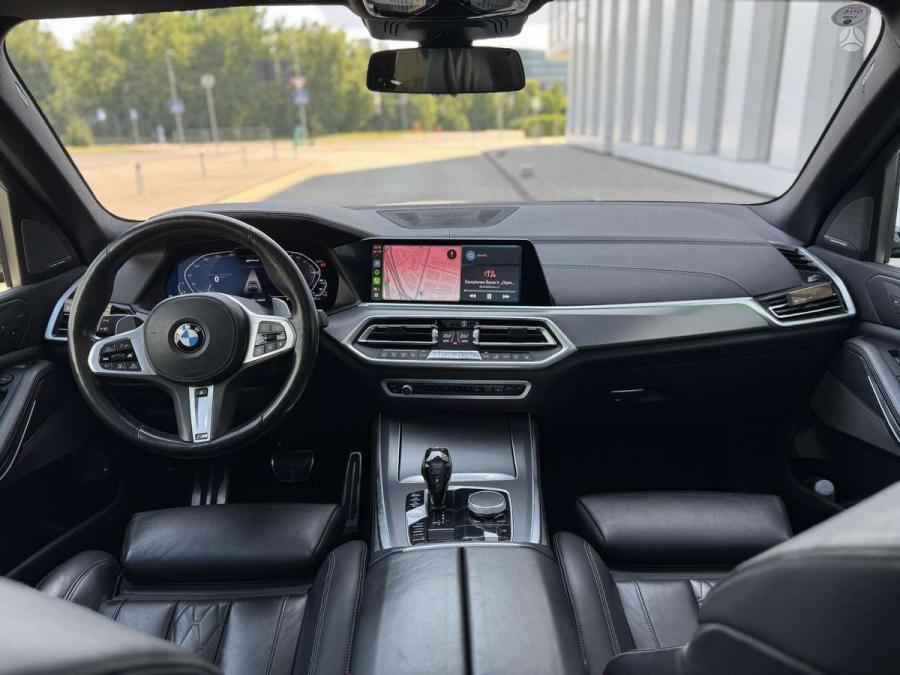 Black BMW X5 2019 in Vilnius, with an engine capacity of 3.00 L and mileage of 199 thousand km for 45900 €, photo 4 on AUTOMOTO.COM.LV