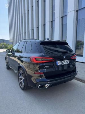 Black BMW X5 2019 in Vilnius, with an engine capacity of 3.00 L and mileage of 199 thousand km for 45900 €, photo 10 on AUTOMOTO.COM.LV