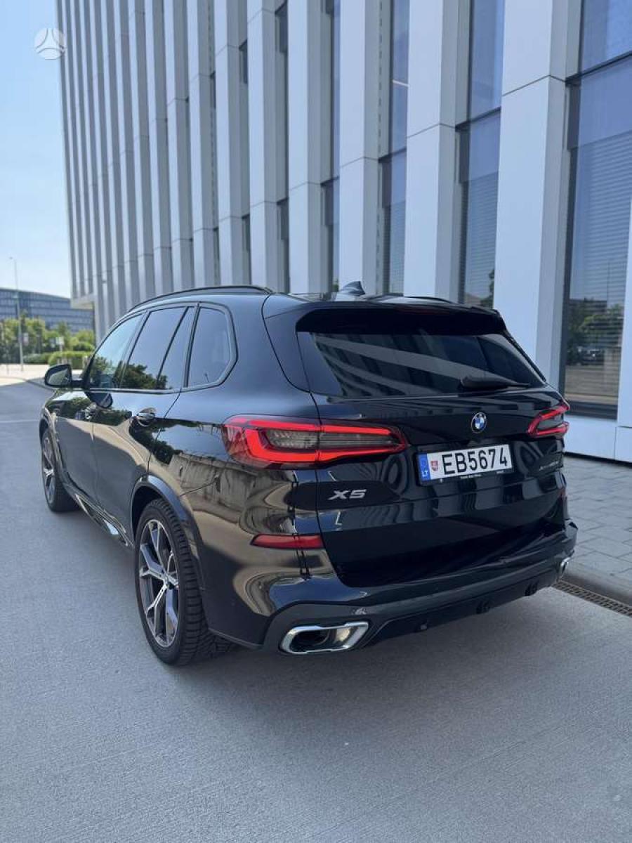 Black BMW X5 2019 in Vilnius, with an engine capacity of 3.00 L and mileage of 199 thousand km for 45900 €, photo 10 on AUTOMOTO.COM.LV
