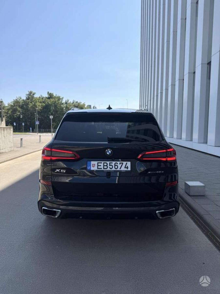 Black BMW X5 2019 in Vilnius, with an engine capacity of 3.00 L and mileage of 199 thousand km for 45900 €, photo 11 on AUTOMOTO.COM.LV